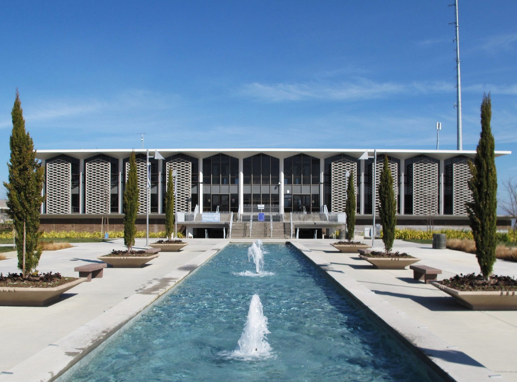 The West Coast’s Best Modern & Mid Century Libraries - 360modern